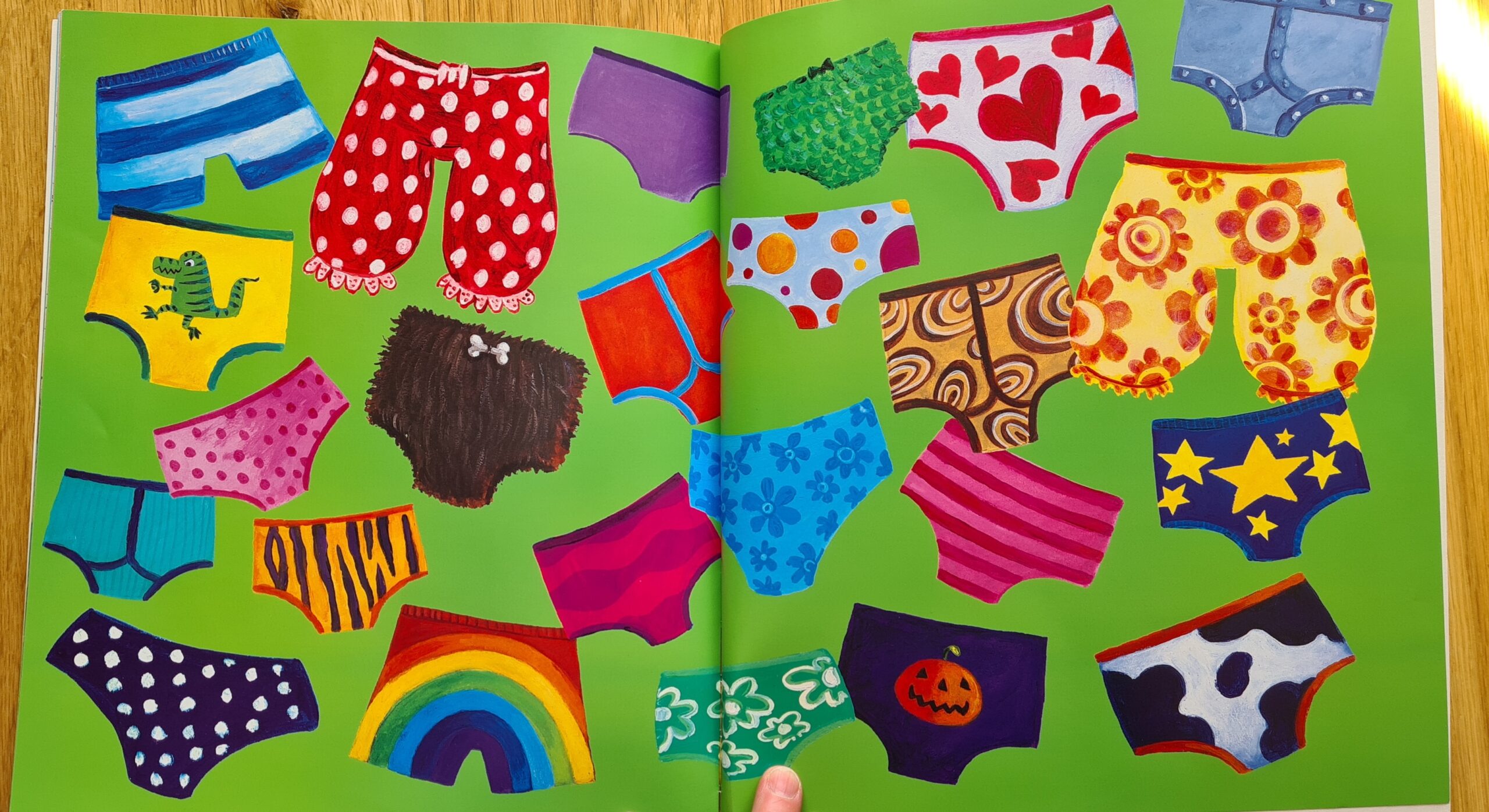 Dinosaurs Love Underpants – TeachEshop.com
